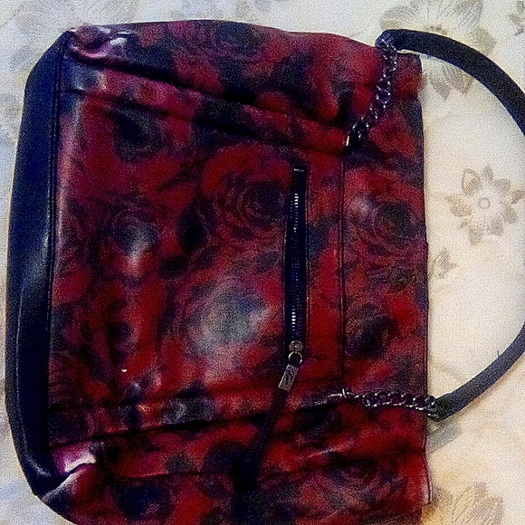 Vera Wang | Bags | Red And Black Vera Wang Purse | Poshmark